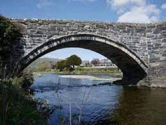 Bridges without reinforcement: Arch bridges